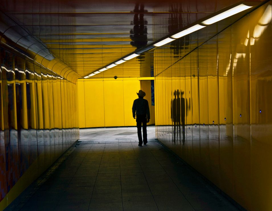 Colour Street Photography Gallery Portfolio - Linda Wisdom